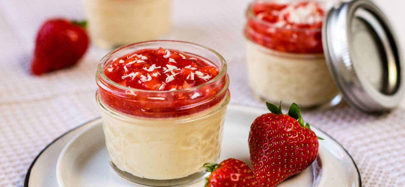 Panna cotta with white chocolate and strawberries - HERMESETAS UK